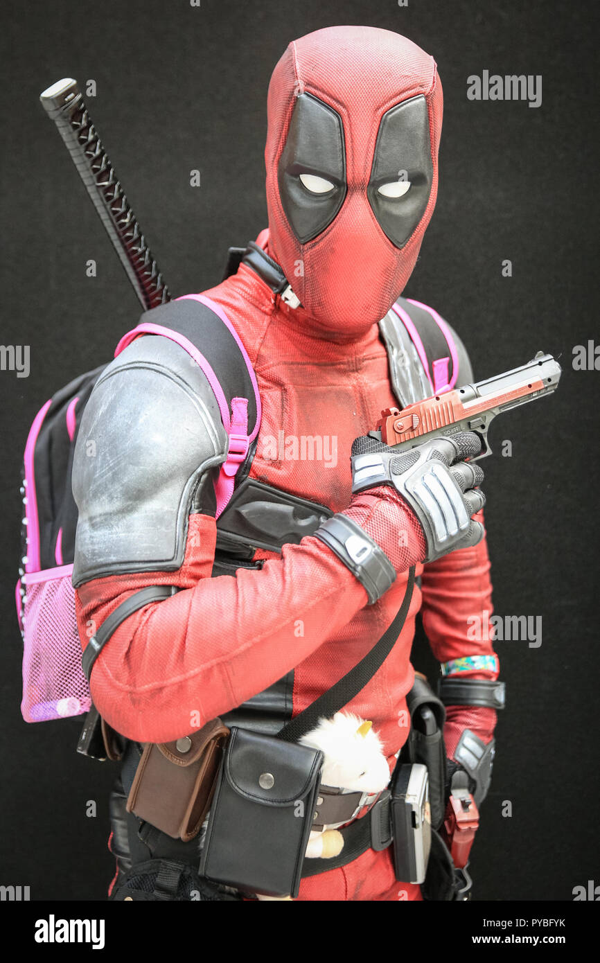 ExCel, London, 26th Oct 2018. Deadpool poses fiercely. MCM Comic Con ...