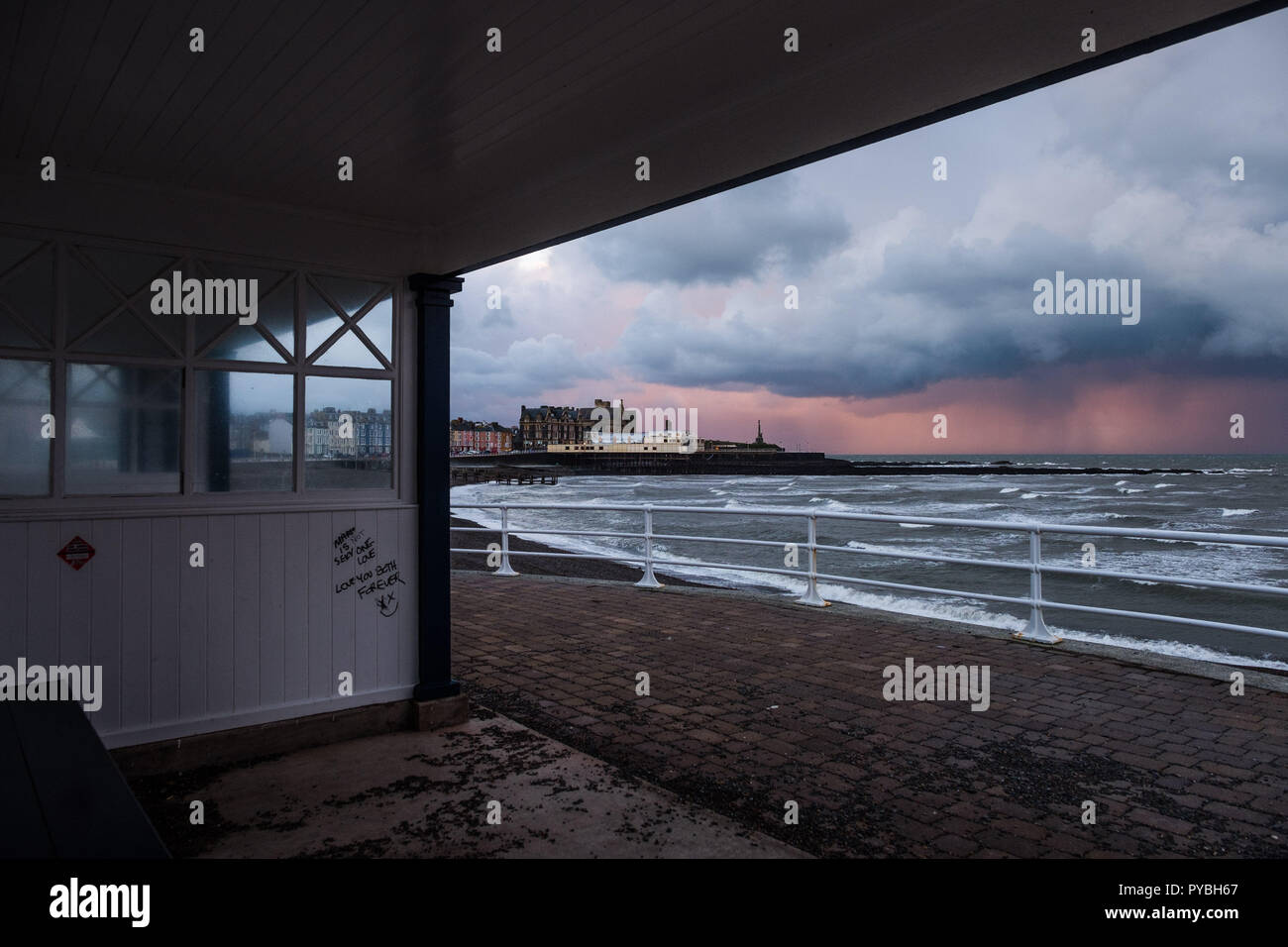 End rain hail storm hi-res stock photography and images - Alamy