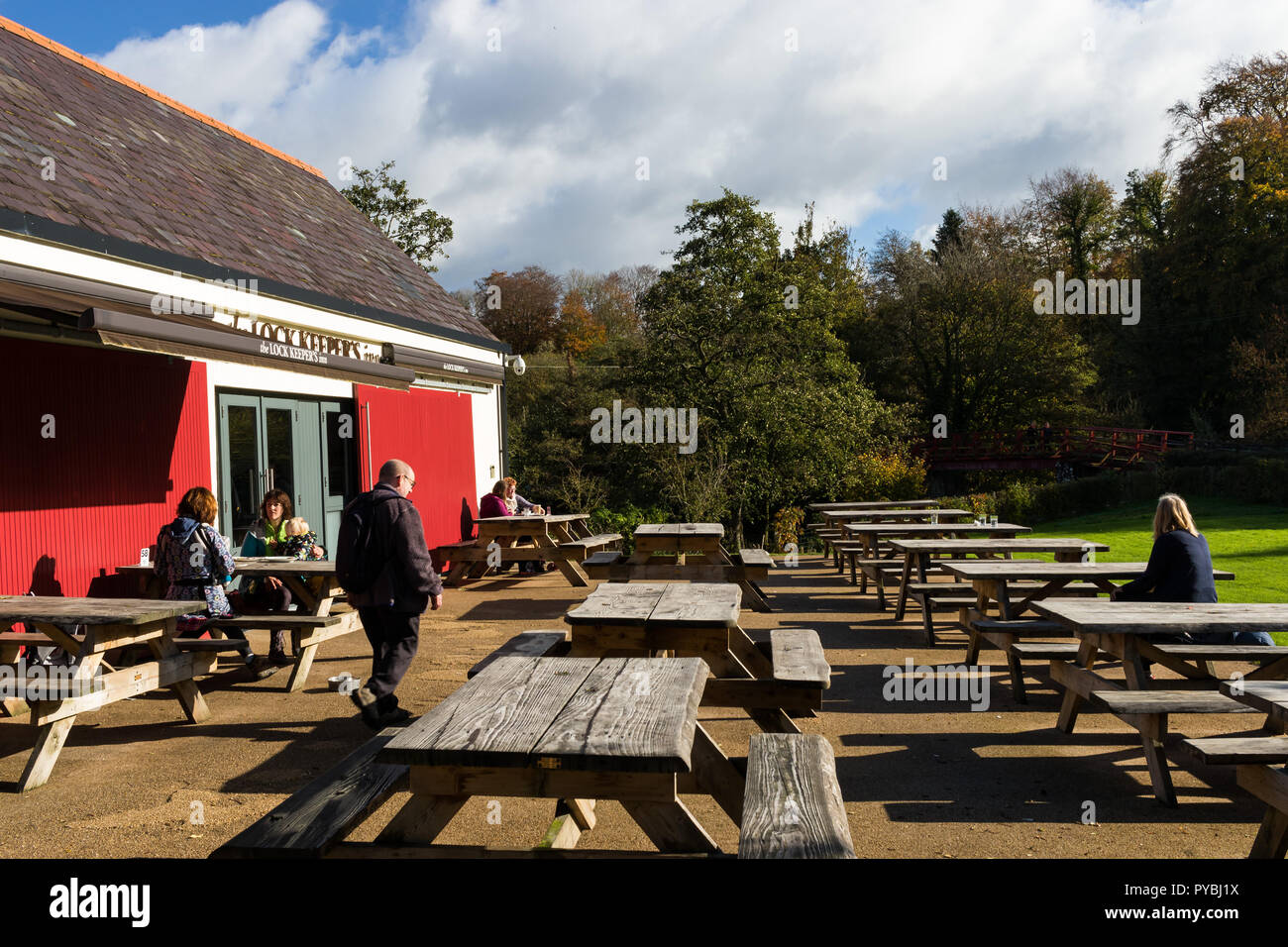 Sunny day lock keepers inn belfast hi-res stock photography and images ...