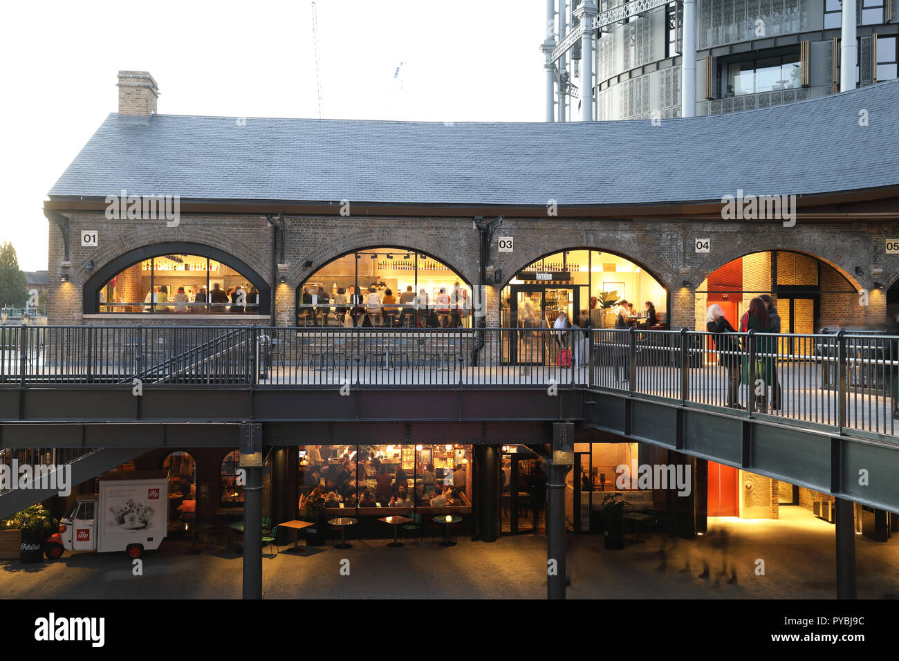 Kings Cross, London, UK. 26th Oct 2018. People looking around the new ...