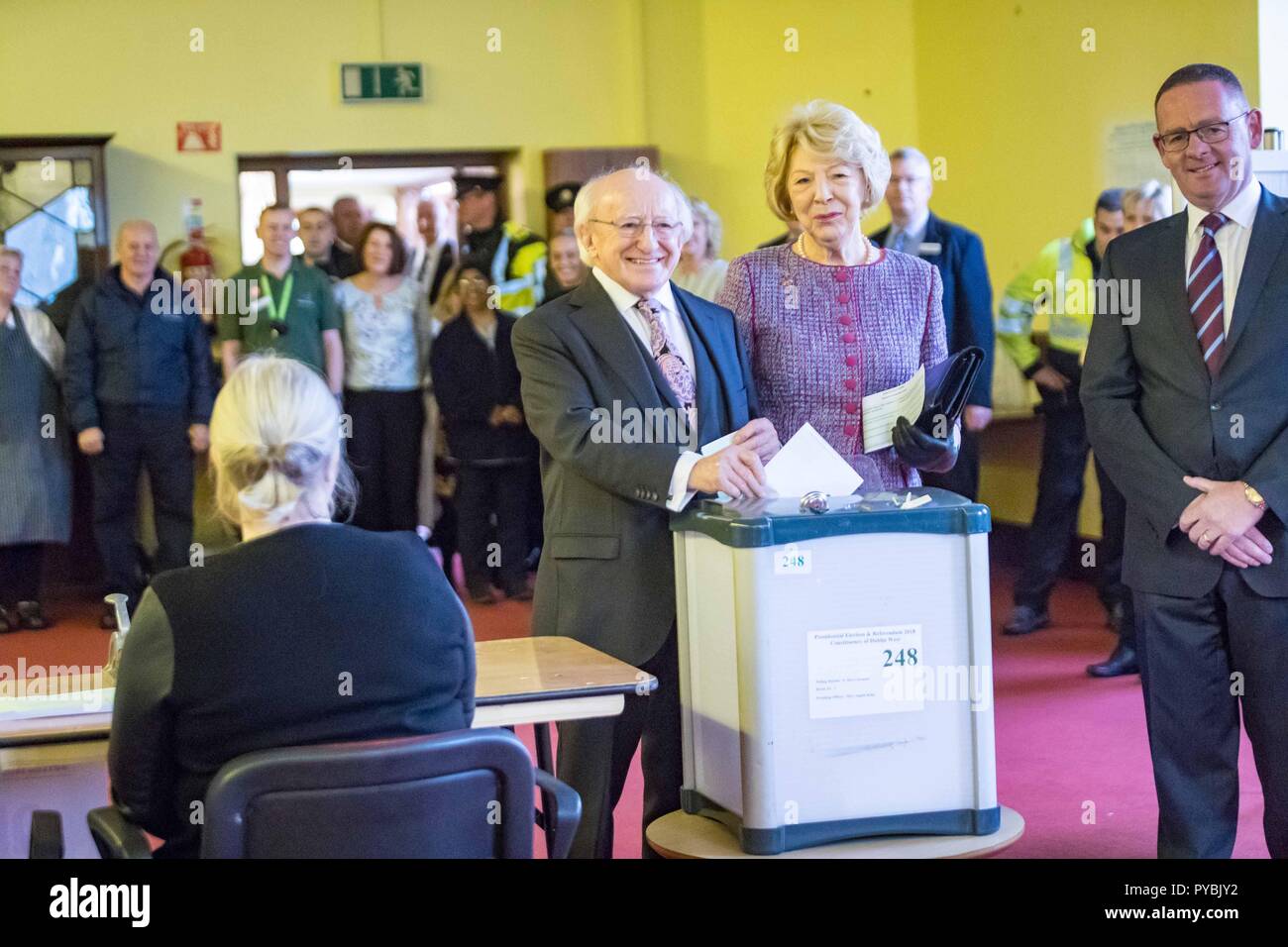 Irish presidential election 2018 hi-res stock photography and images ...