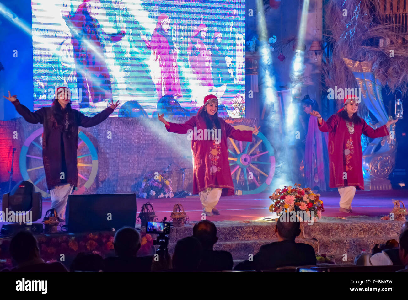 Kashmiri dance hi-res stock photography and images - Alamy