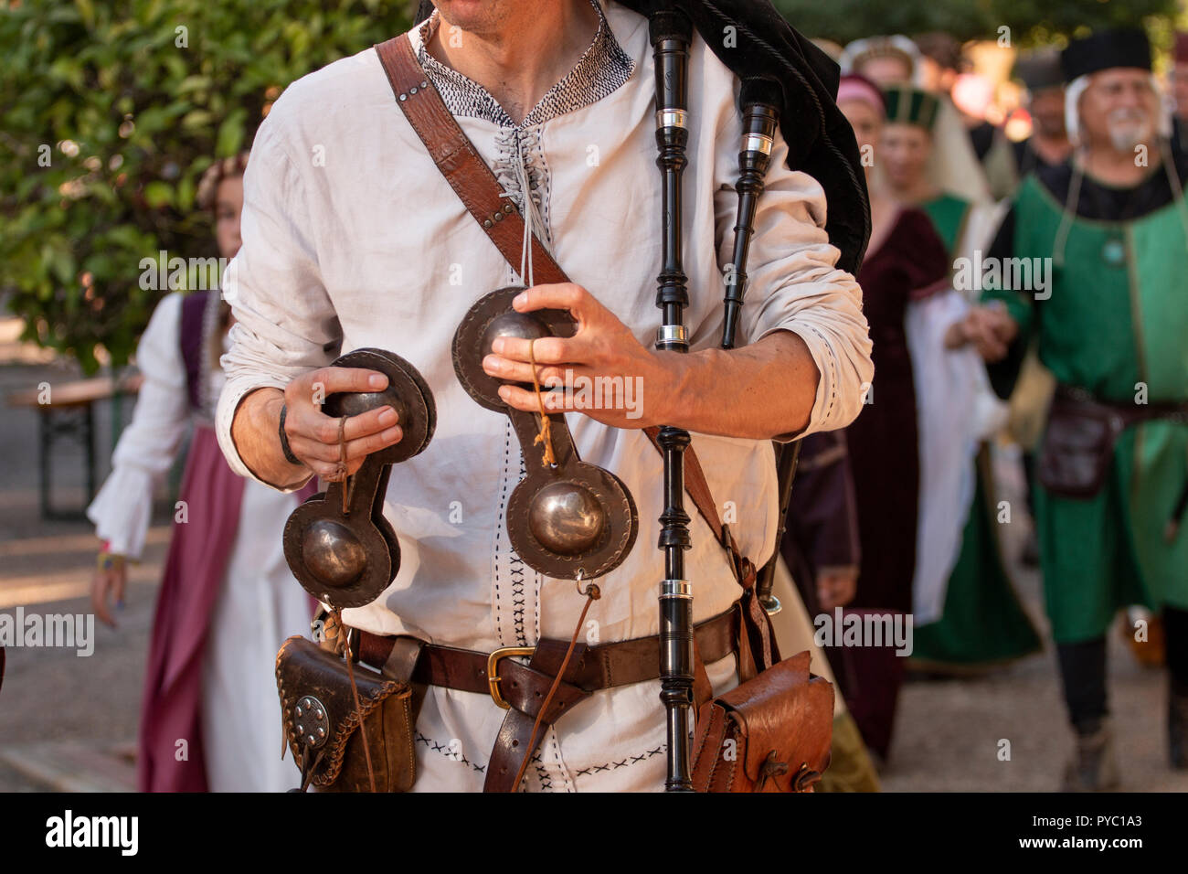 Hands Clapping Retro High Resolution Stock Photography and Images - Alamy