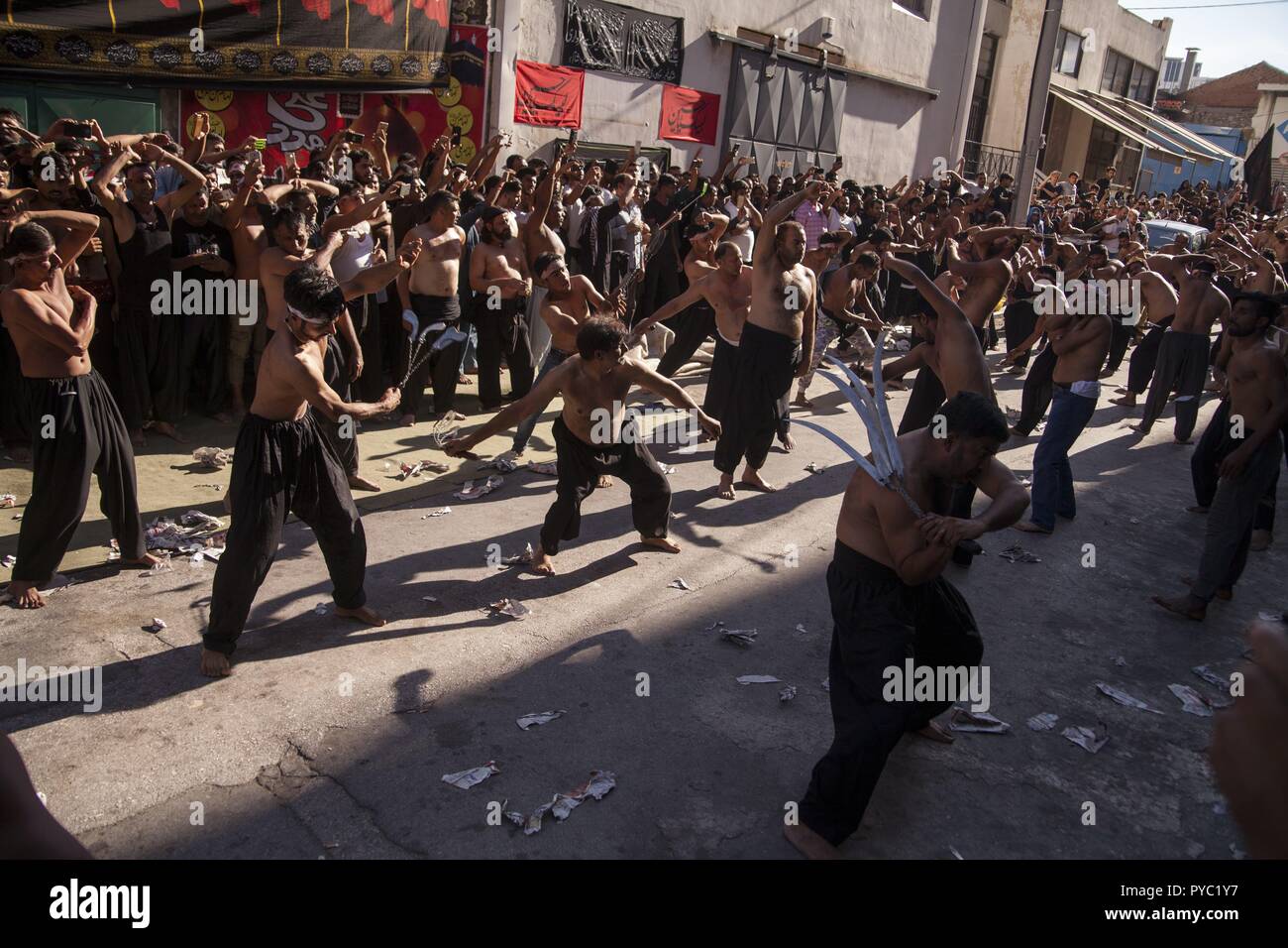 Shiite Muslims perform Shia cutting / Flagellation / Tatbir, during ...