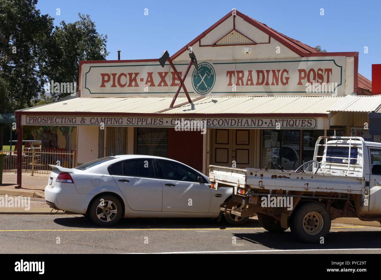 Australian Gold mining town architecture and shops, Mount Magnet ...