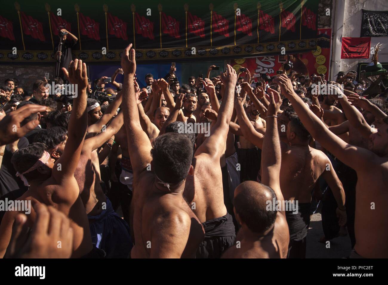 Shiite Muslims perform Shia cutting / Flagellation / Tatbir, during ...