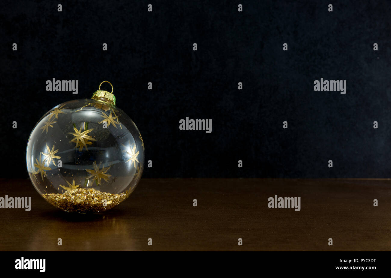 Black and gold glitter background hi-res stock photography and images ...