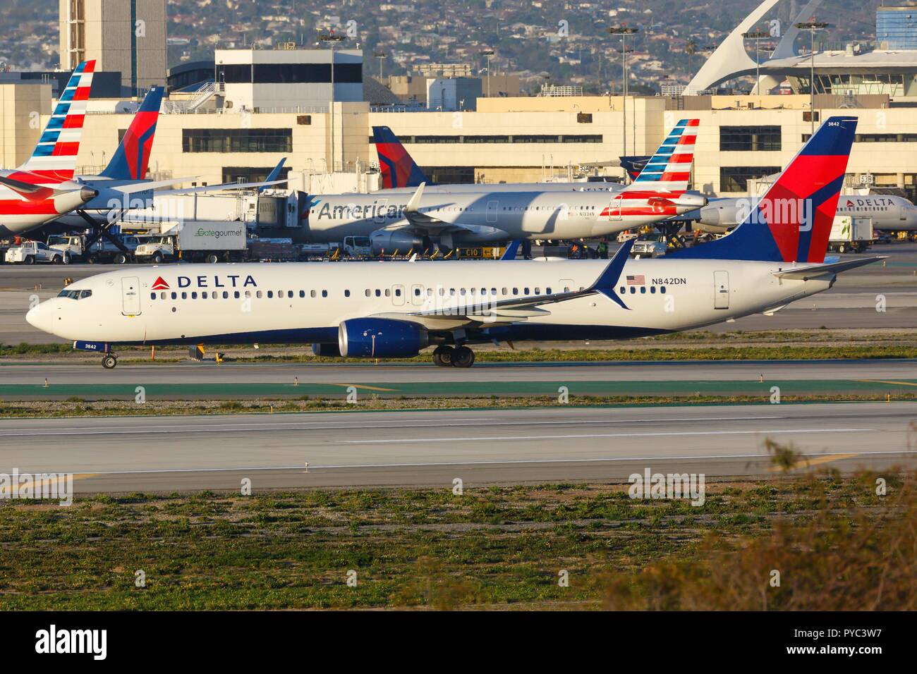 Los Angeles, USA - 19. February 2016: Delta Airlines Boeing 737-900 at ...