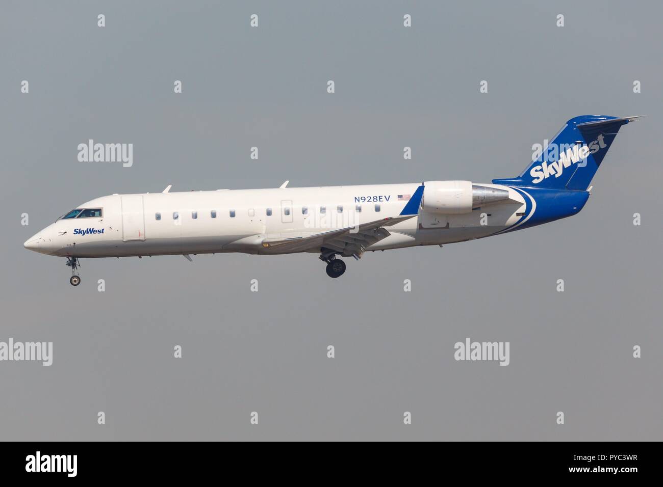 Crj 200 hi-res stock photography and images - Alamy