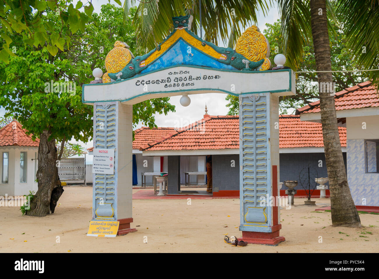Gate entrance to the temple of Yatagala Raja Maha Viharaya in Unawatun ...