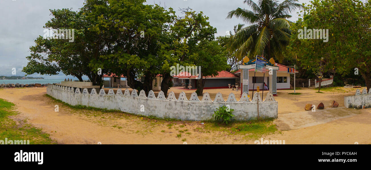 Yatagala Raja Maha Viharaya in Unawatun. Rathnagiri Temple Stock Photo ...