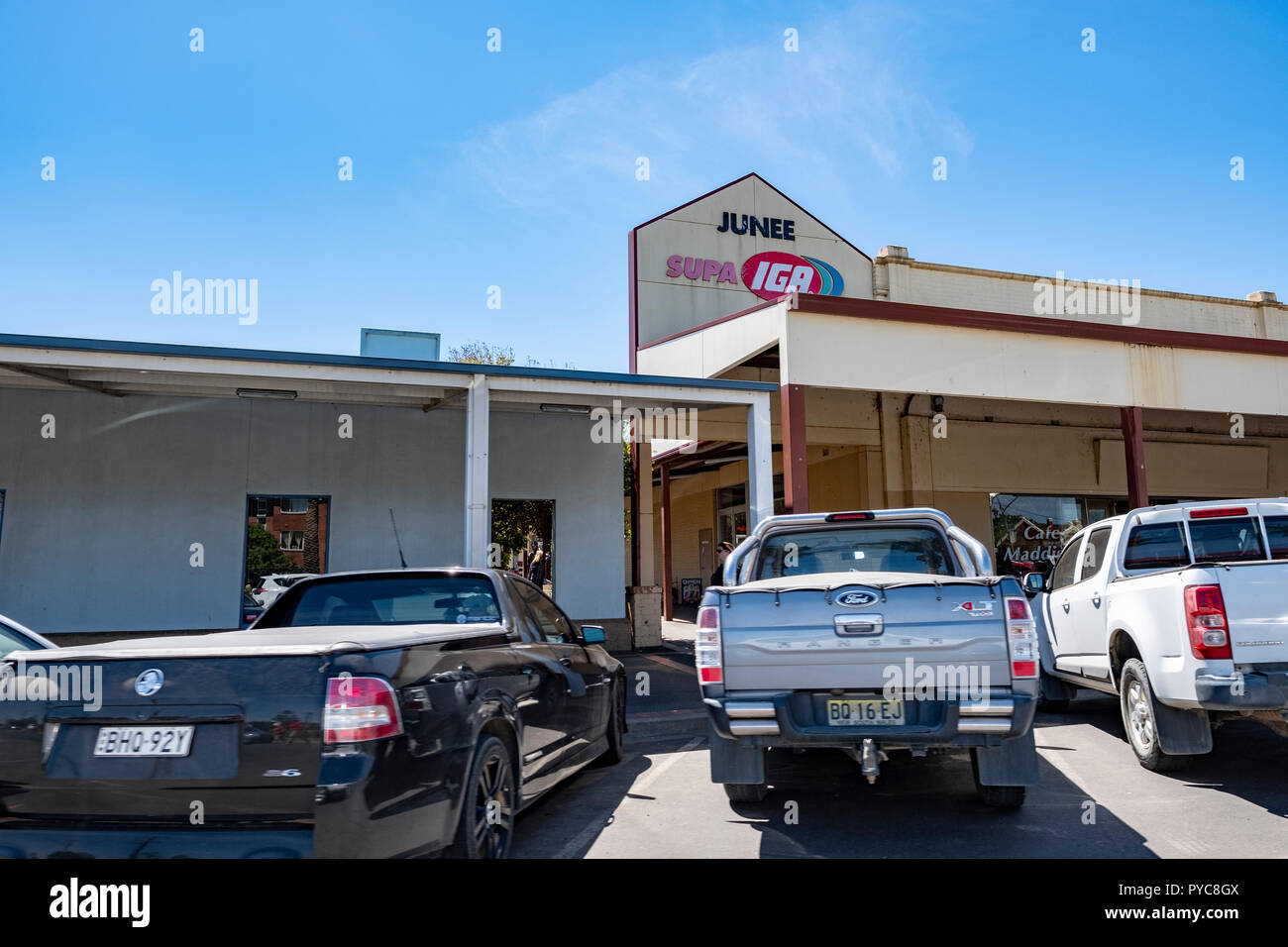 Iga supermarket hi-res stock photography and images - Alamy