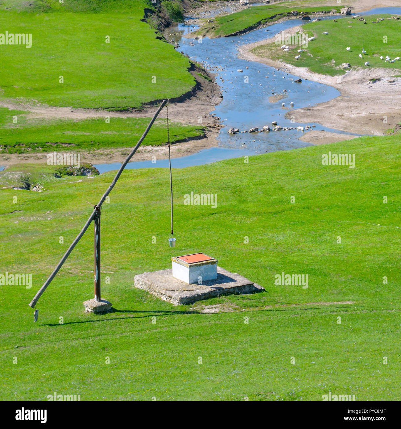 Well crane hi-res stock photography and images - Alamy