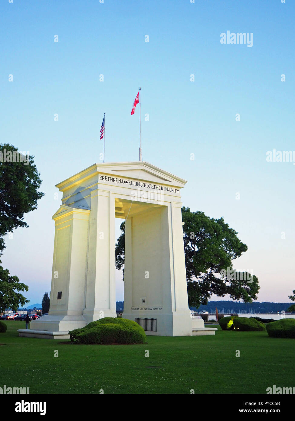 Peace arch border crossing hi-res stock photography and images - Alamy
