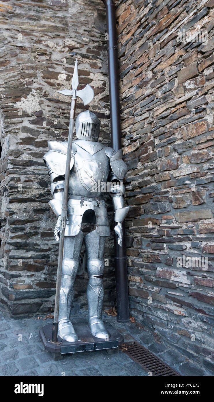 Medieval knight full body armour suit Stock Photo - Alamy