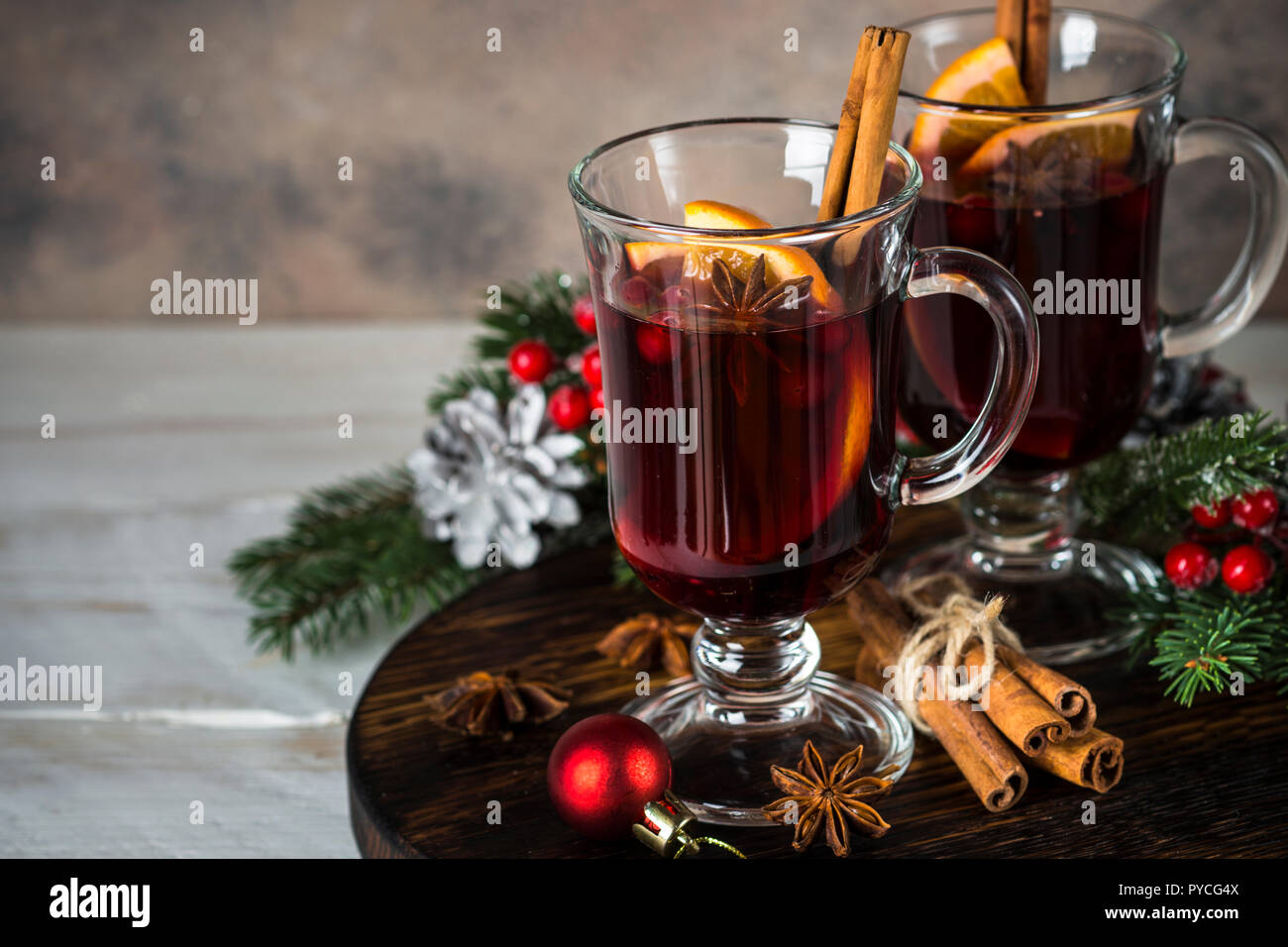 Mulled wine in glass mug with fruit and spices Stock Photo - Alamy
