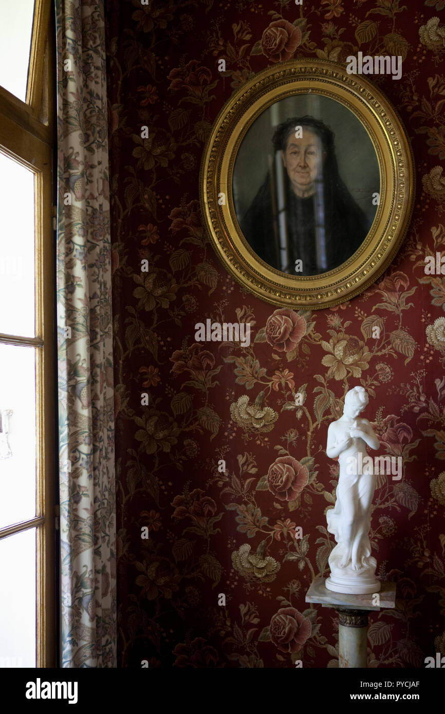 Interior of image of Eureka House in Mauritius, built in 1830 and ...