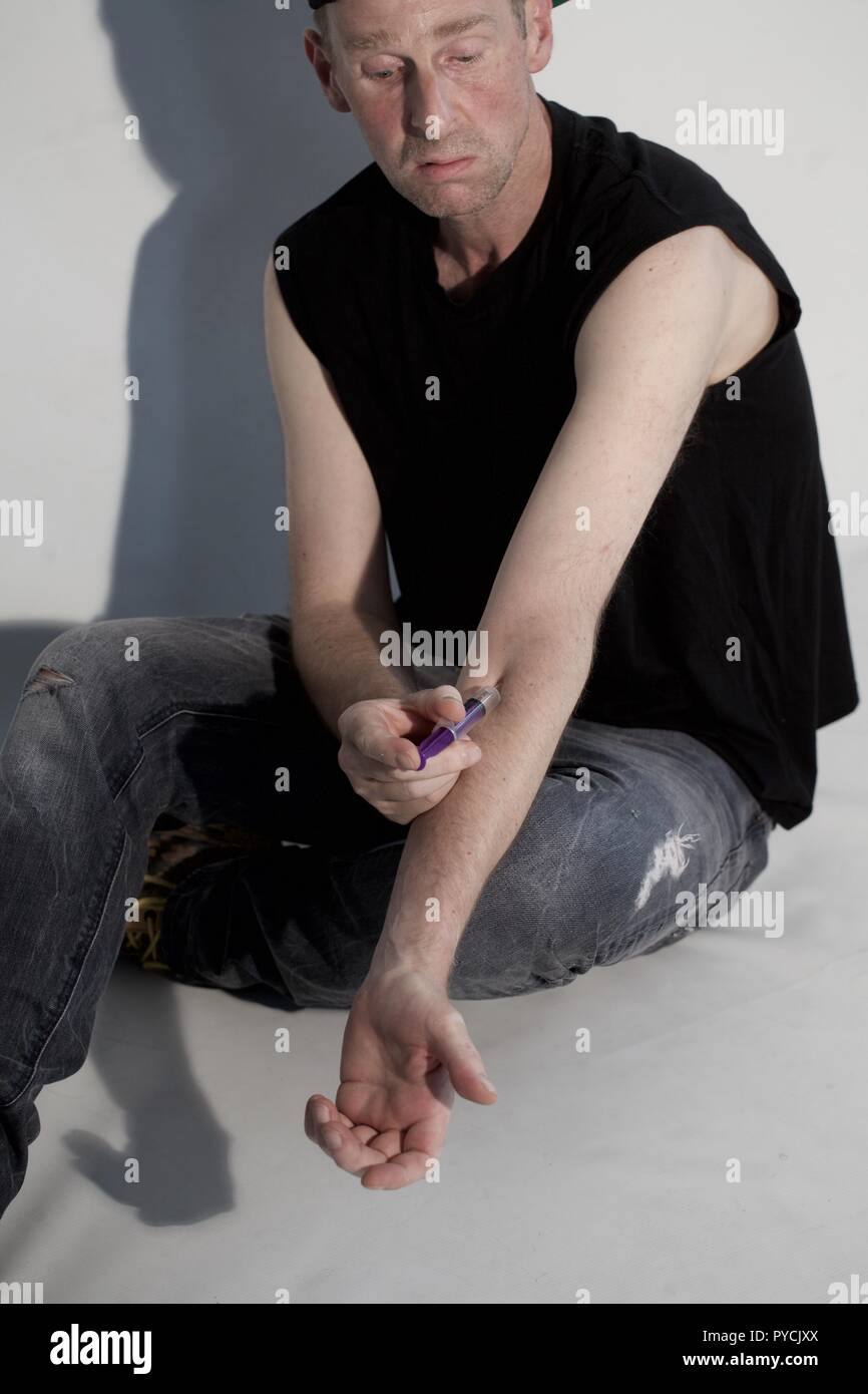 Man Injecting Drugs High Resolution Stock Photography and Images - Alamy