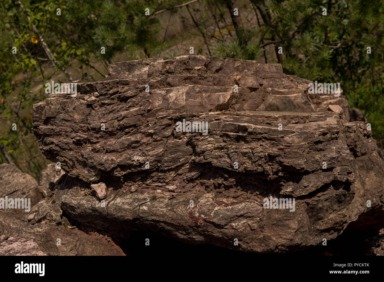 Large rock fracture hi-res stock photography and images - Alamy