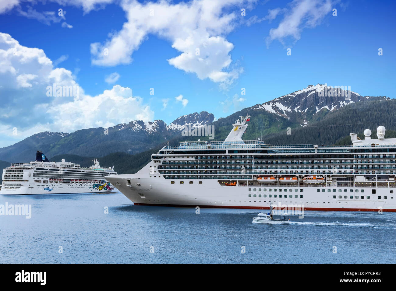 Views around Juneau Alaska, wilderness capital and cruise ship ...