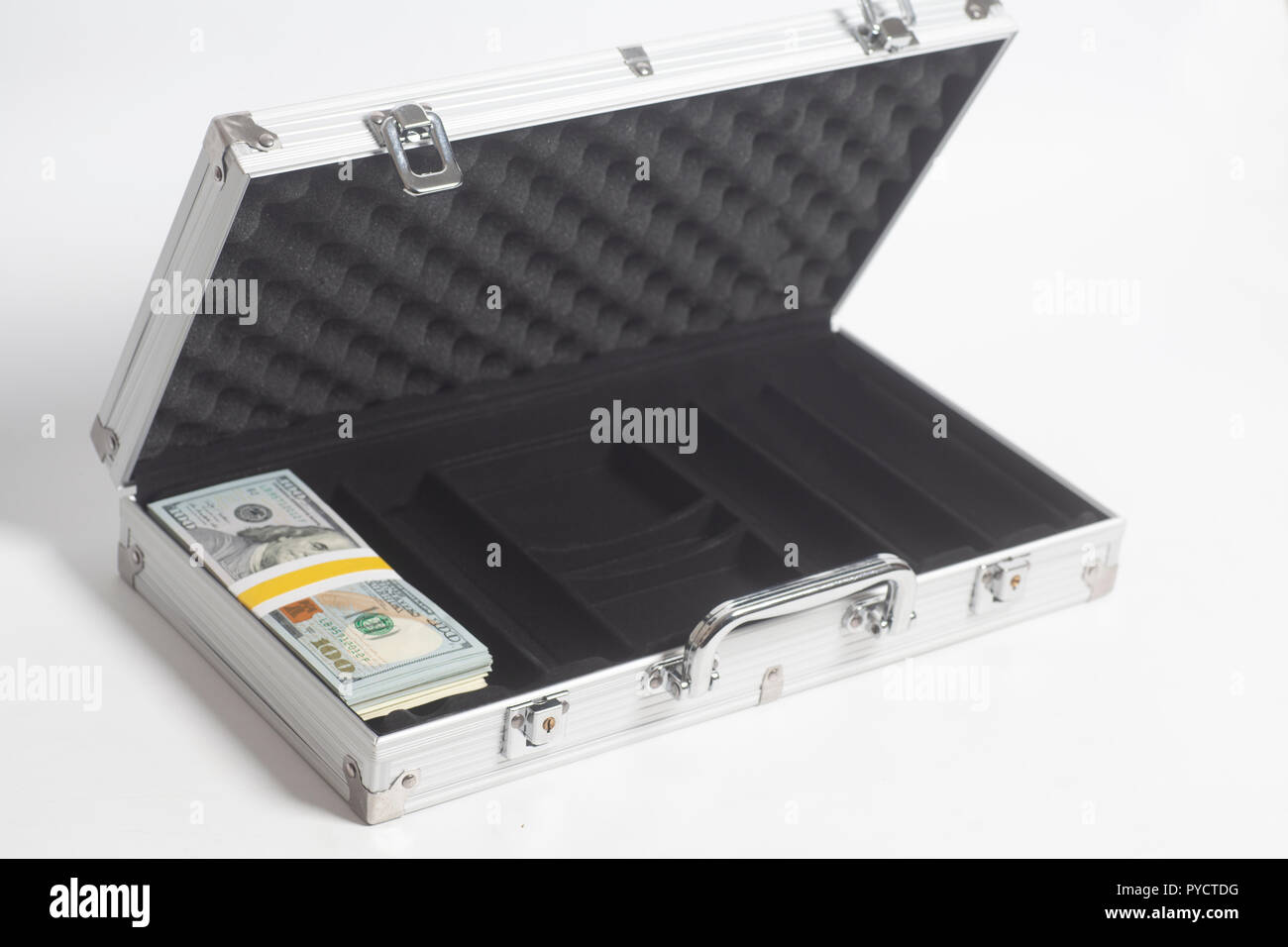 Briefcase full 100 dollar bills hi-res stock photography and images - Alamy