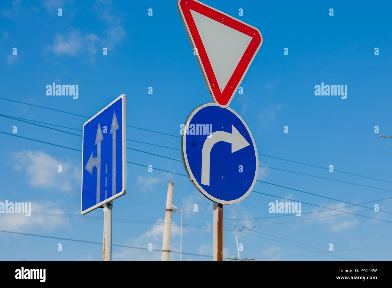 Right turn only street sign hi-res stock photography and images - Alamy