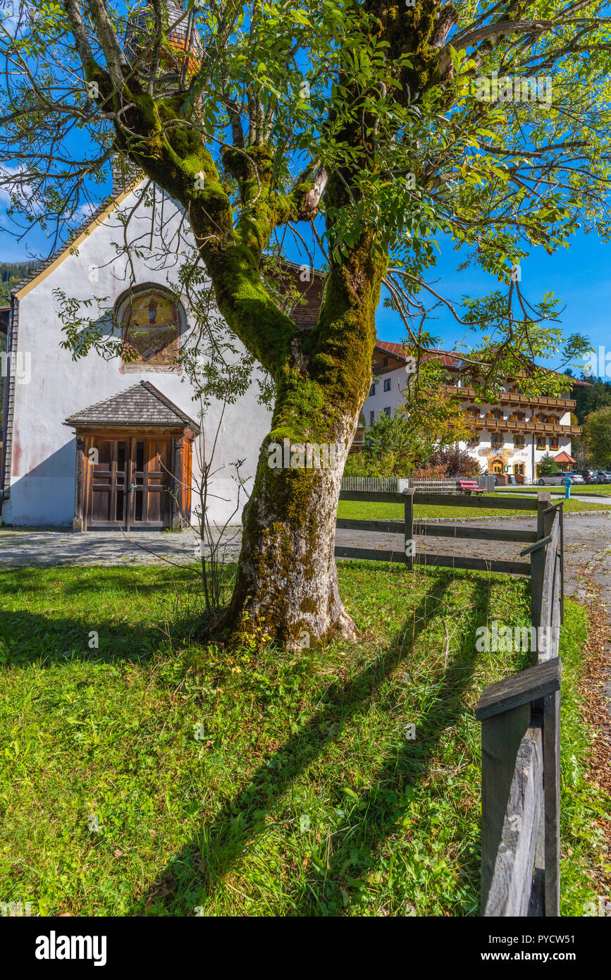 Alpine style buildings hi-res stock photography and images - Alamy