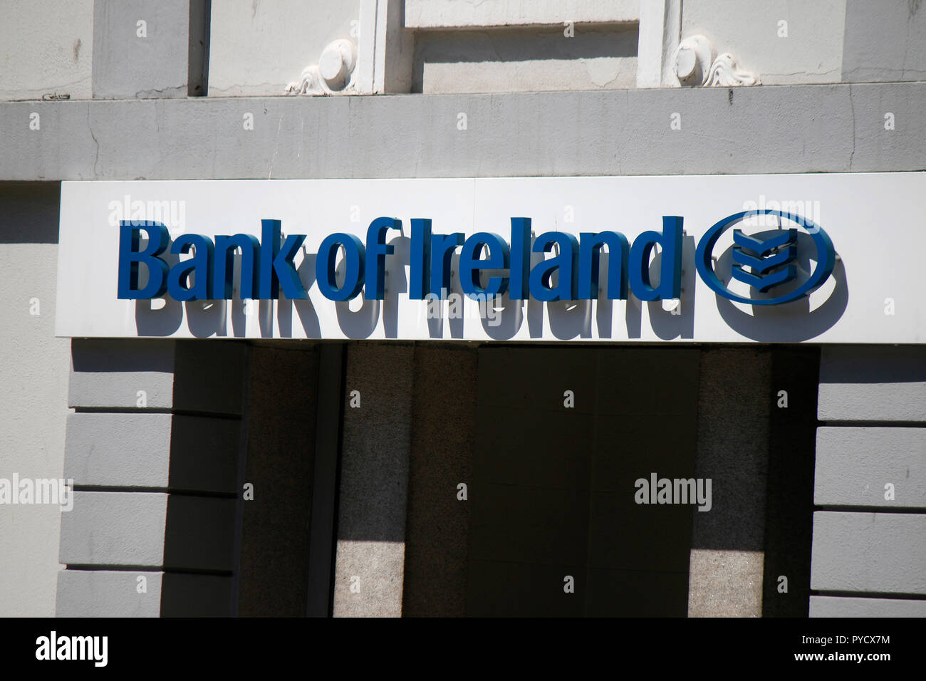 Bank of ireland logo hi-res stock photography and images - Alamy