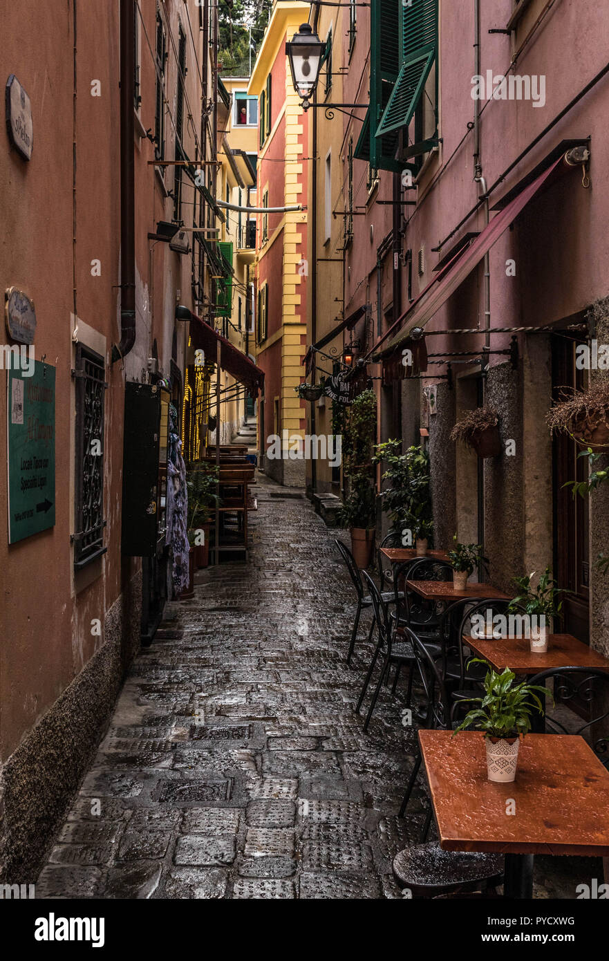 Monterosso restaurant hi-res stock photography and images - Alamy