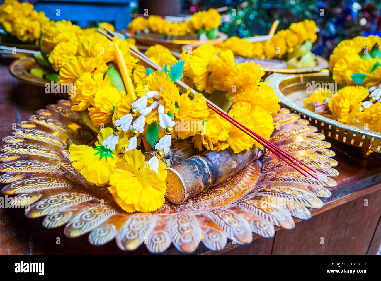 Offerings flowers buddhist temple hi-res stock photography and images ...