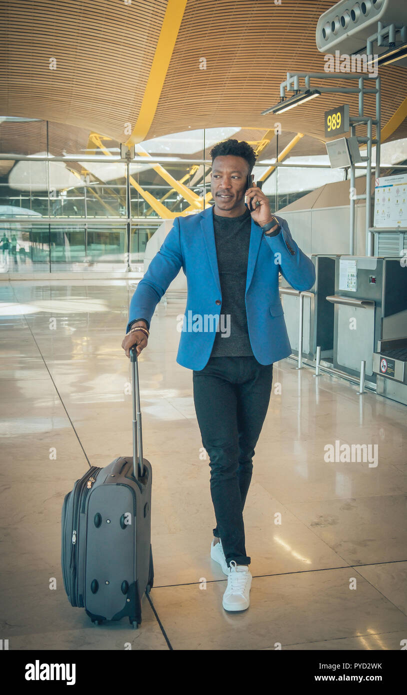 Businessman airport terminal hi-res stock photography and images - Alamy