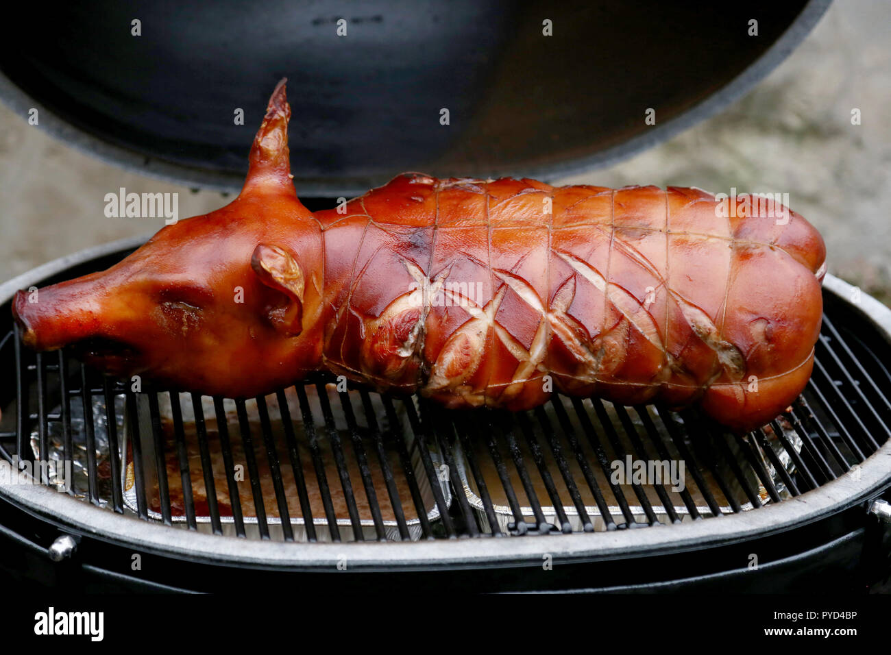 Whole roasted delicious grilled pig ready for lunch Stock Photo - Alamy