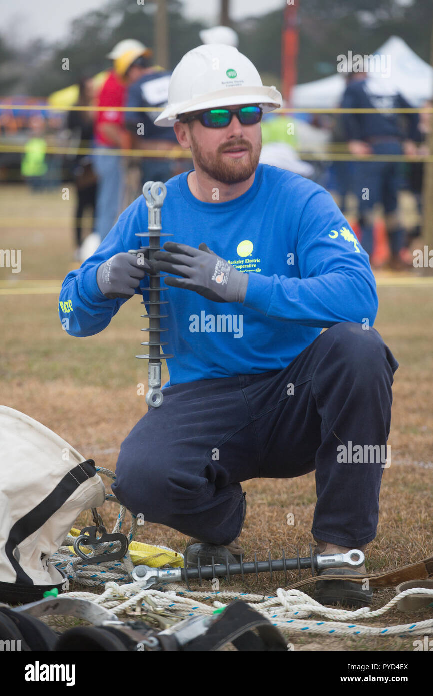Lineman rodeo hi-res stock photography and images - Alamy