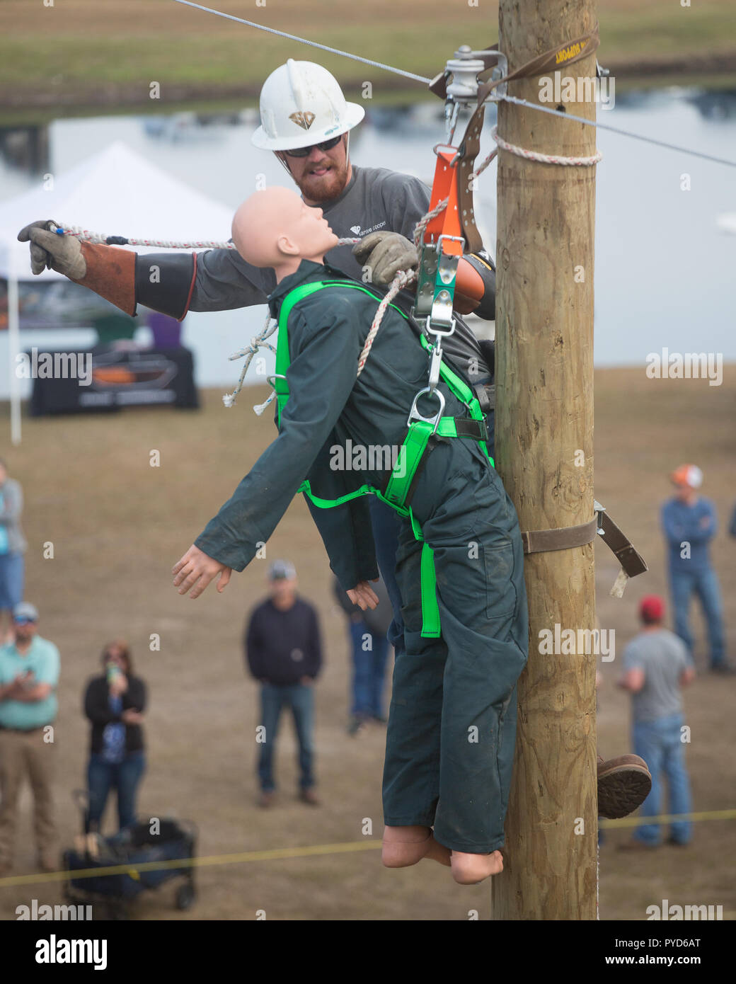 Lineman rodeo hi-res stock photography and images - Alamy