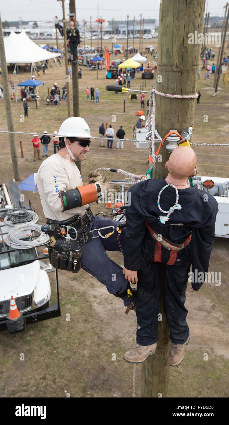 Lineman rodeo hi-res stock photography and images - Alamy