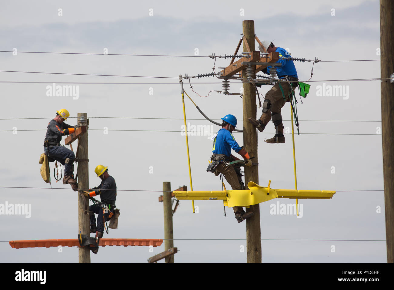 Power linemen hi-res stock photography and images - Alamy
