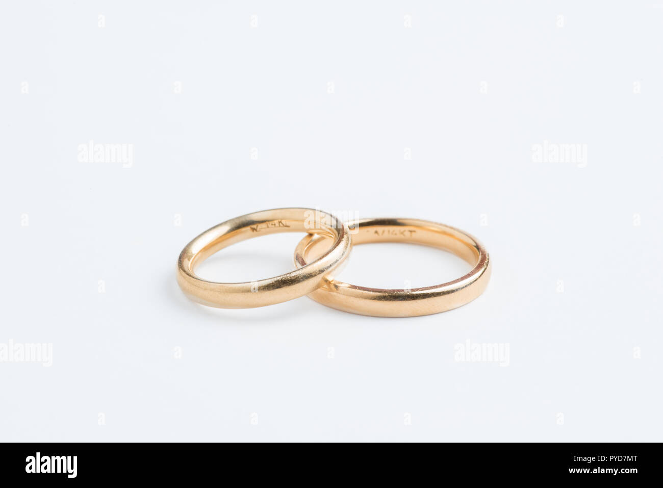 Gold wedding rings pair hi-res stock photography and images - Alamy