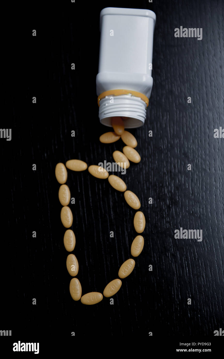 Yellow pharmaceutical hi-res stock photography and images - Alamy
