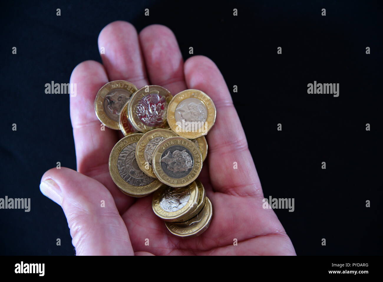 Cash in hand Stock Photo - Alamy