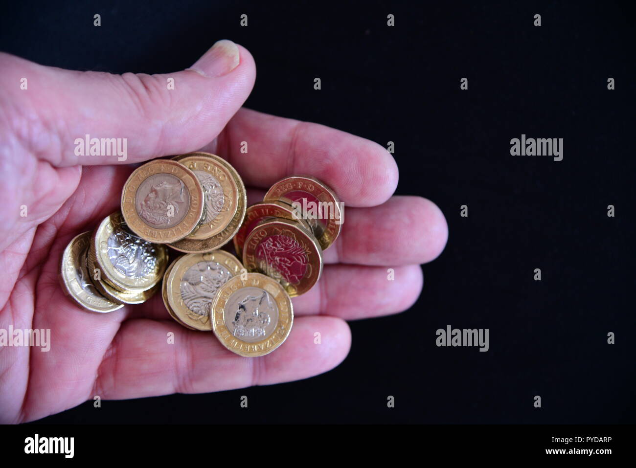 Cash in hand hi-res stock photography and images - Alamy