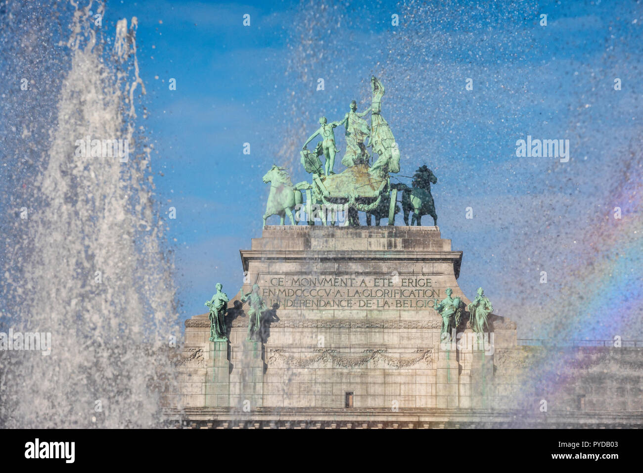 The Quadriga statue on top of the Triumphal Arch Arcade du ...