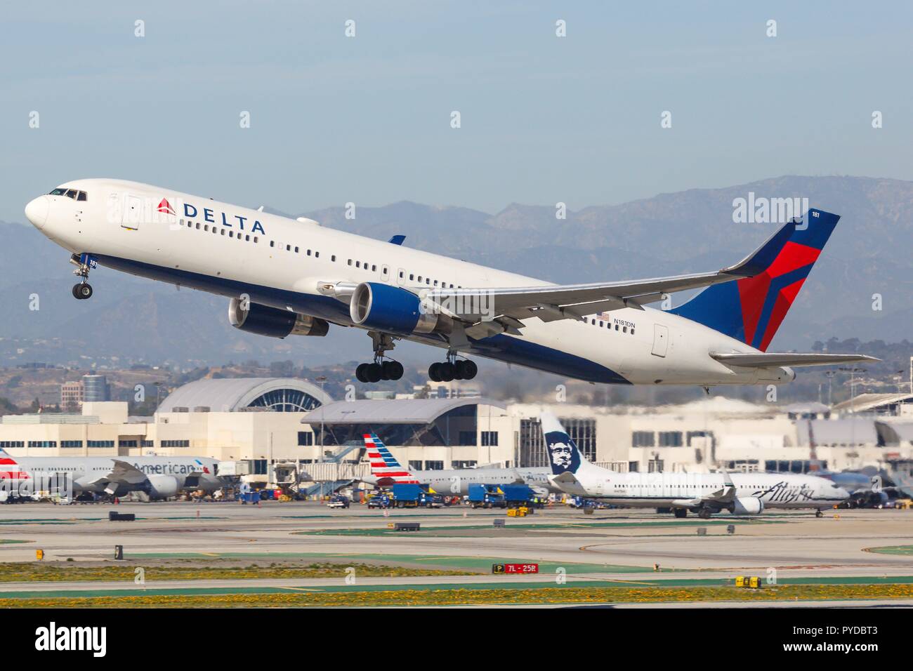 Los Angeles, USA - 22. February 2016: Delta Airlines Boeing 767-300 at ...