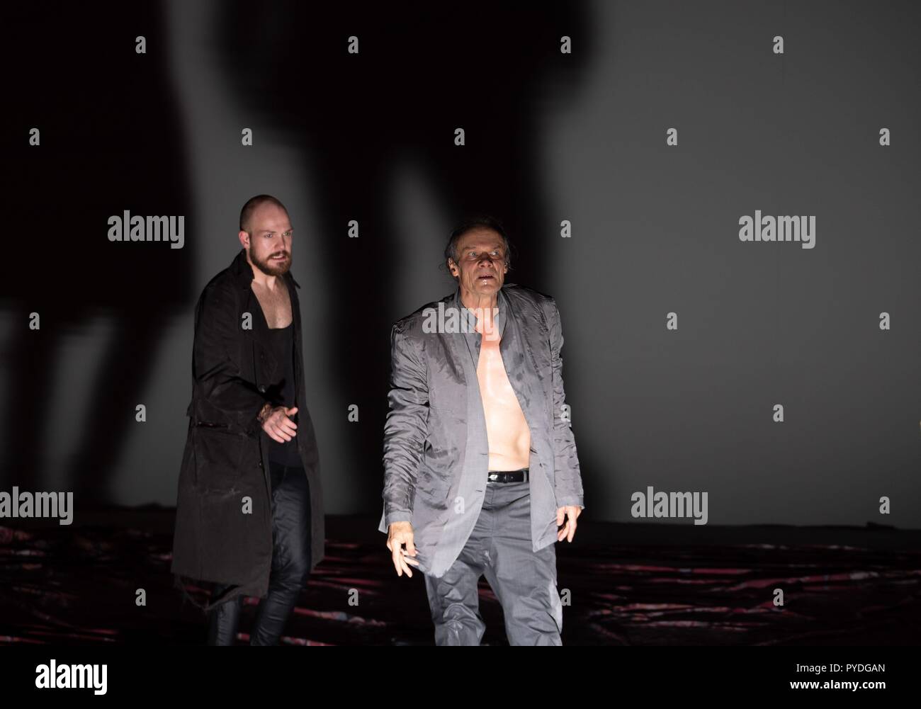 Actors Edgar Selge (l,) as Lear and Matti Krause (Earl of Kent) on ...