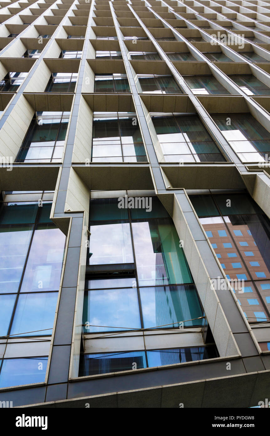 Modern architecture windows hi-res stock photography and images - Alamy