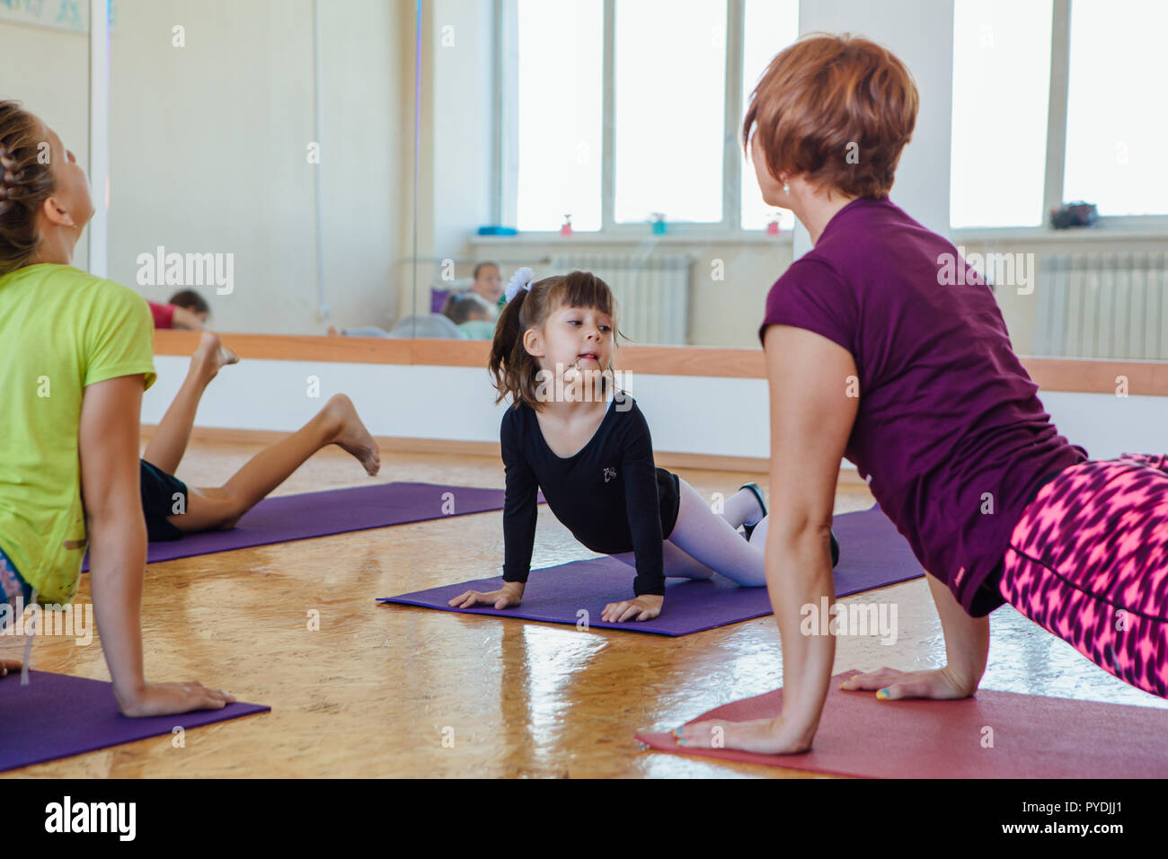 Girl 11 doing gymnastics hi-res stock photography and images - Alamy
