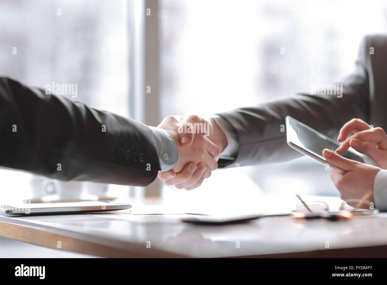 Welcome handshake financial partners hi-res stock photography and ...