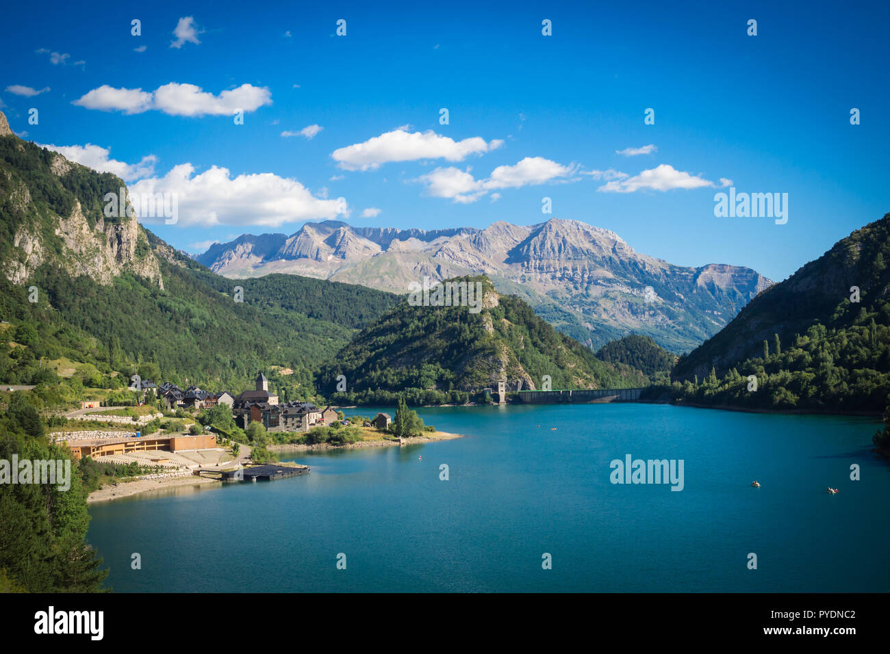 Lanuza village in spanish Pyrenees, landscape mountais and lakes Stock ...