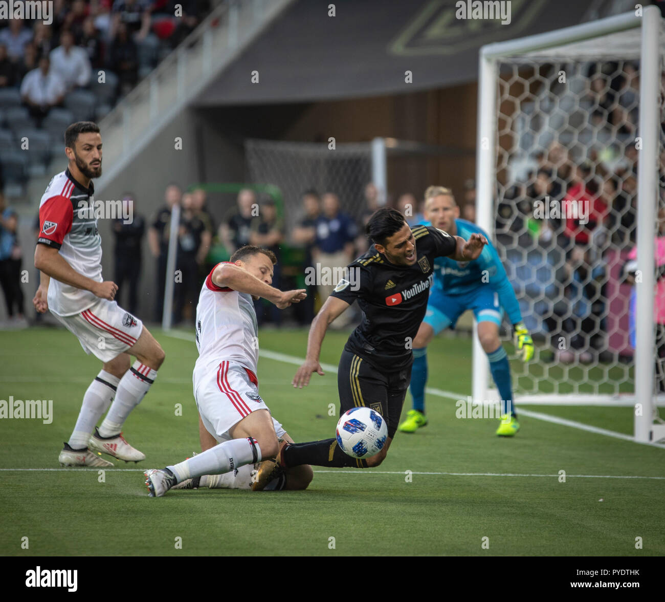 Football team from behind hi-res stock photography and images - Alamy