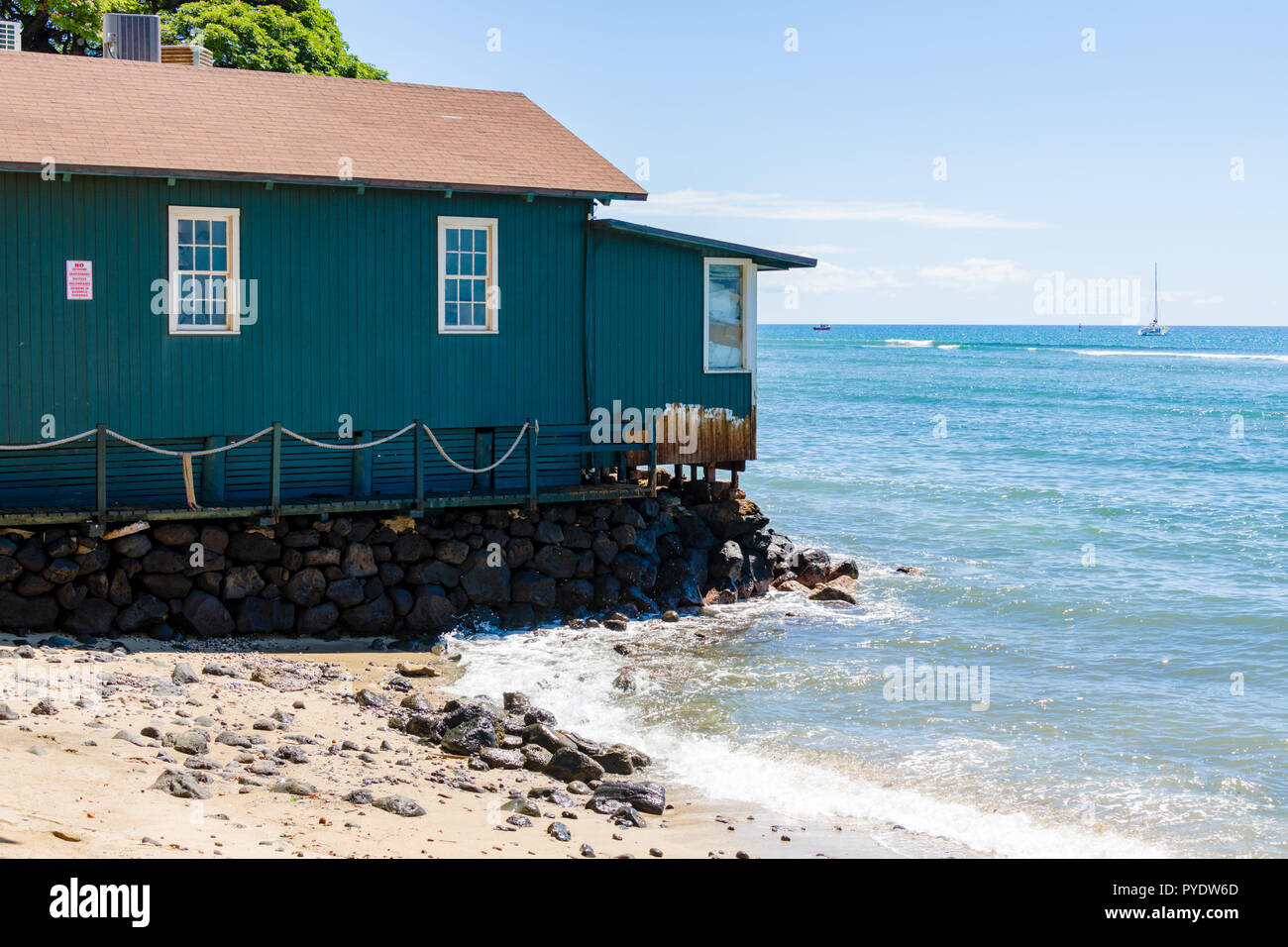 Ocean facing building hi-res stock photography and images - Alamy