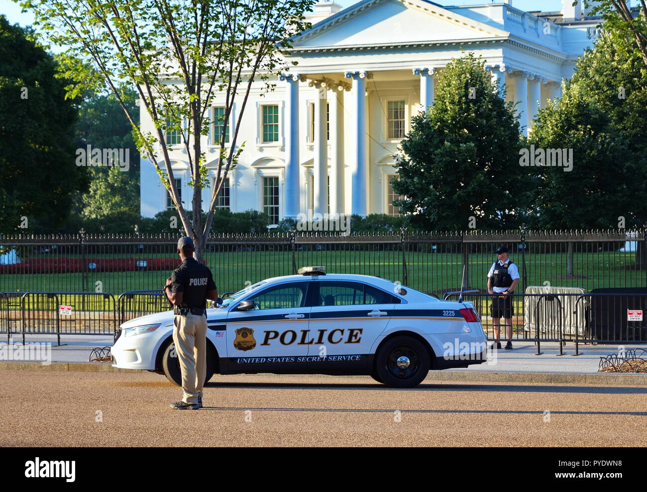 Uniformed secret service hi-res stock photography and images - Alamy